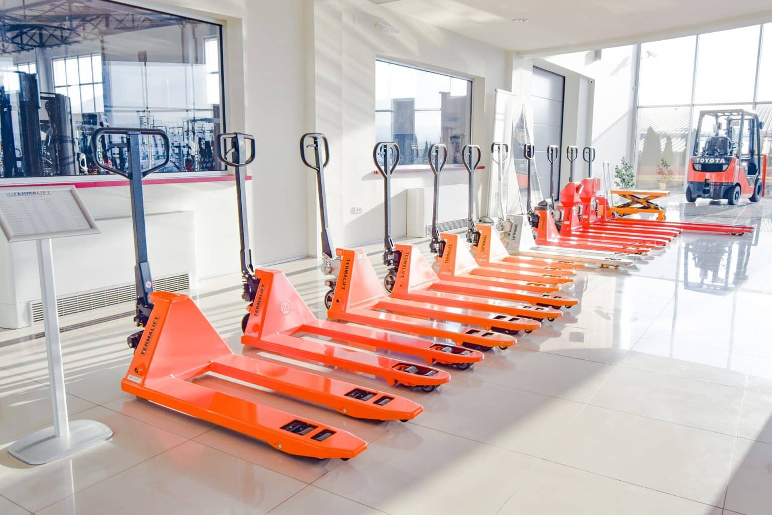 Pallet Jacks - Mid Florida Material Handling