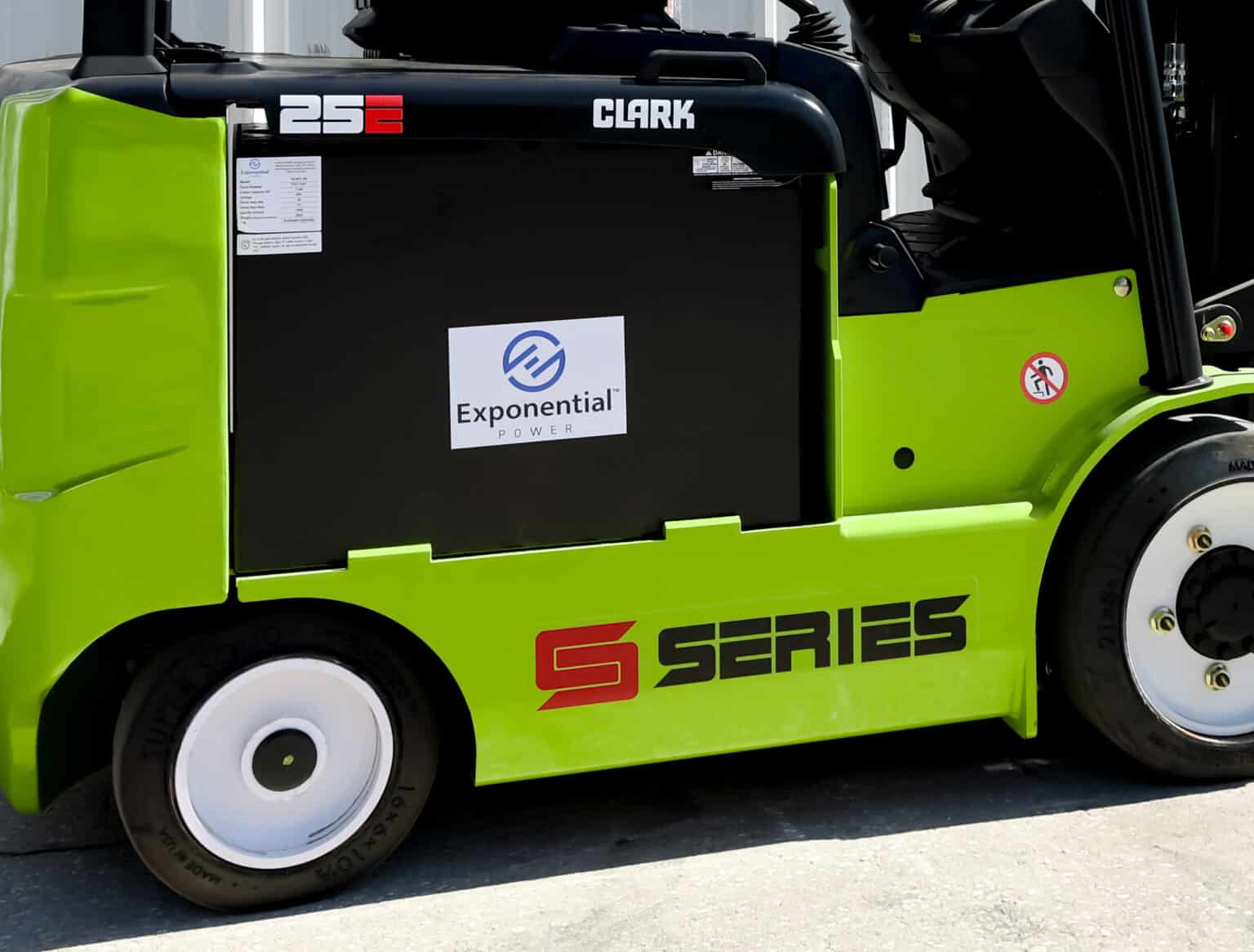 Buyer's Guide to Forklift Batteries: Lithium vs Lead Acid